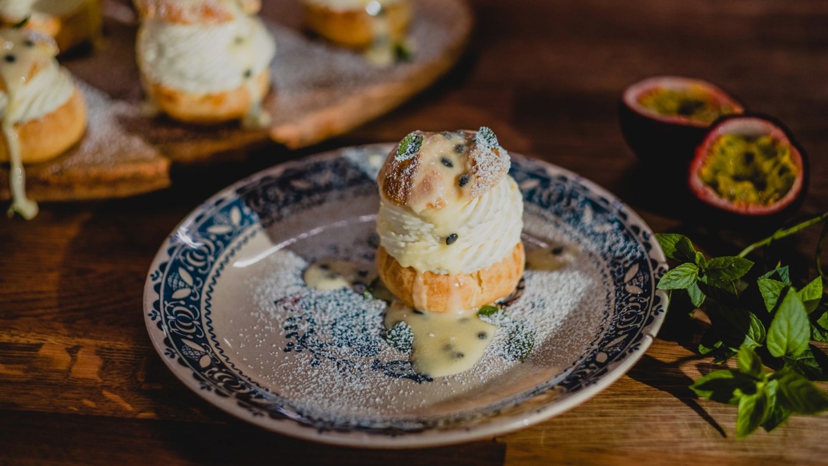 Petits choux à la vanille et fruit de la passion | Cuisinez | Télé-Québec