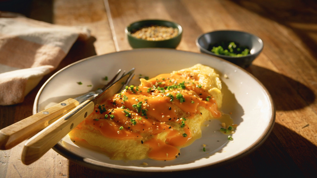 Omelette crémeuse au fromage fondu | Cuisinez | Télé-Québec