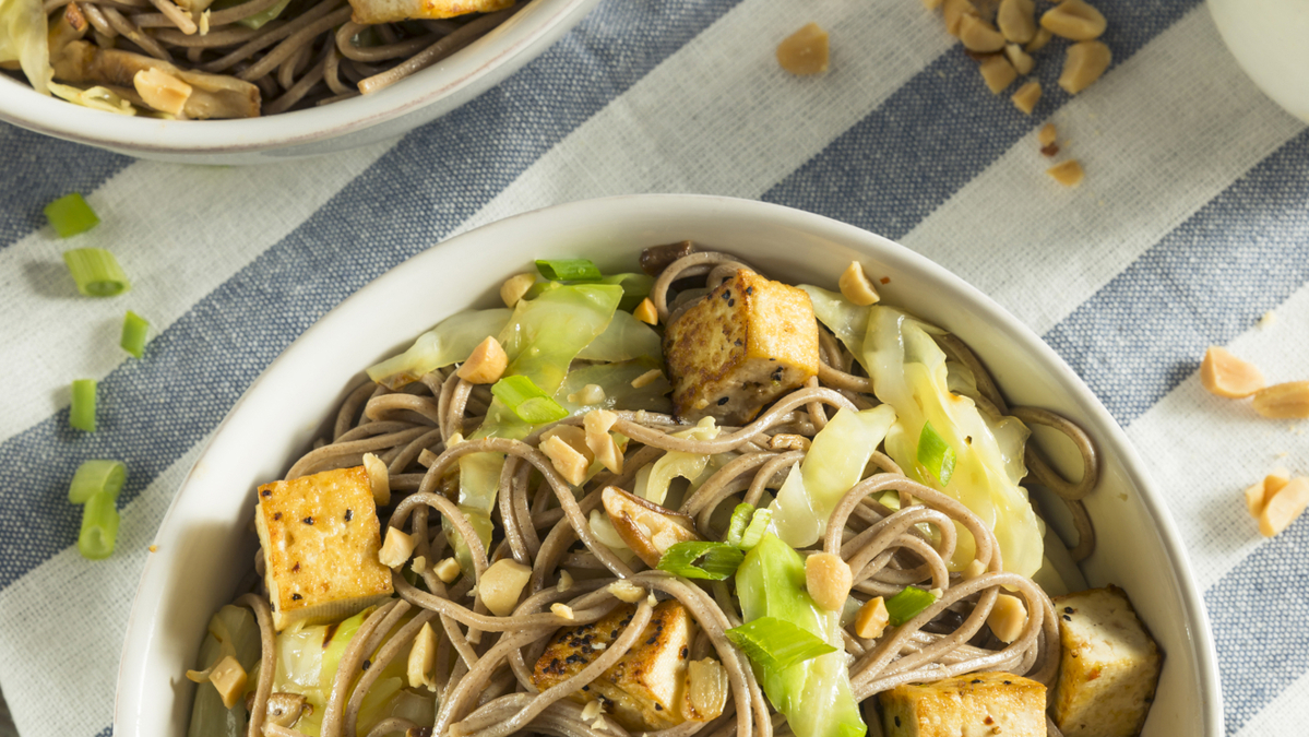 Pâtes au tofu sauce aux arachides | Cuisinez | Télé-Québec